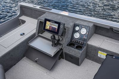 Crestliner 1750 Pro Tiller | 17 Foot Aluminum Tiller Boat