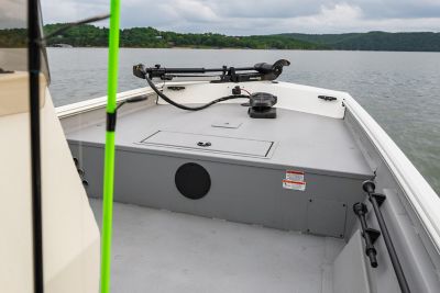 Crestliner Fishing Boats |1860 Retriever Rear Center Console