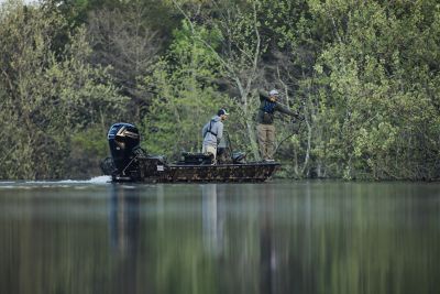 Center Console Roughneck Hunting and Fishing Boats | Lowe Boats