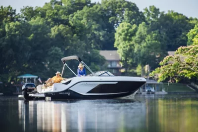 Bayliner D22 – Explore Deck Boat Models | Bayliner