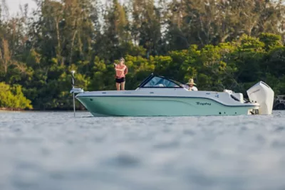 Bayliner T22SC – Explore Side Console Boat Models | Bayliner