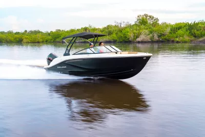 Bayliner V20 – Explore Bowrider Boat Models | Bayliner