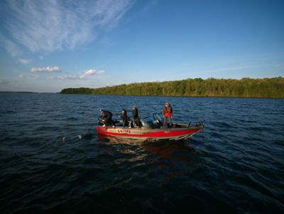 Lund® Pro V 2175 - 21 Foot Aluminum Big Water Boat for Walleye